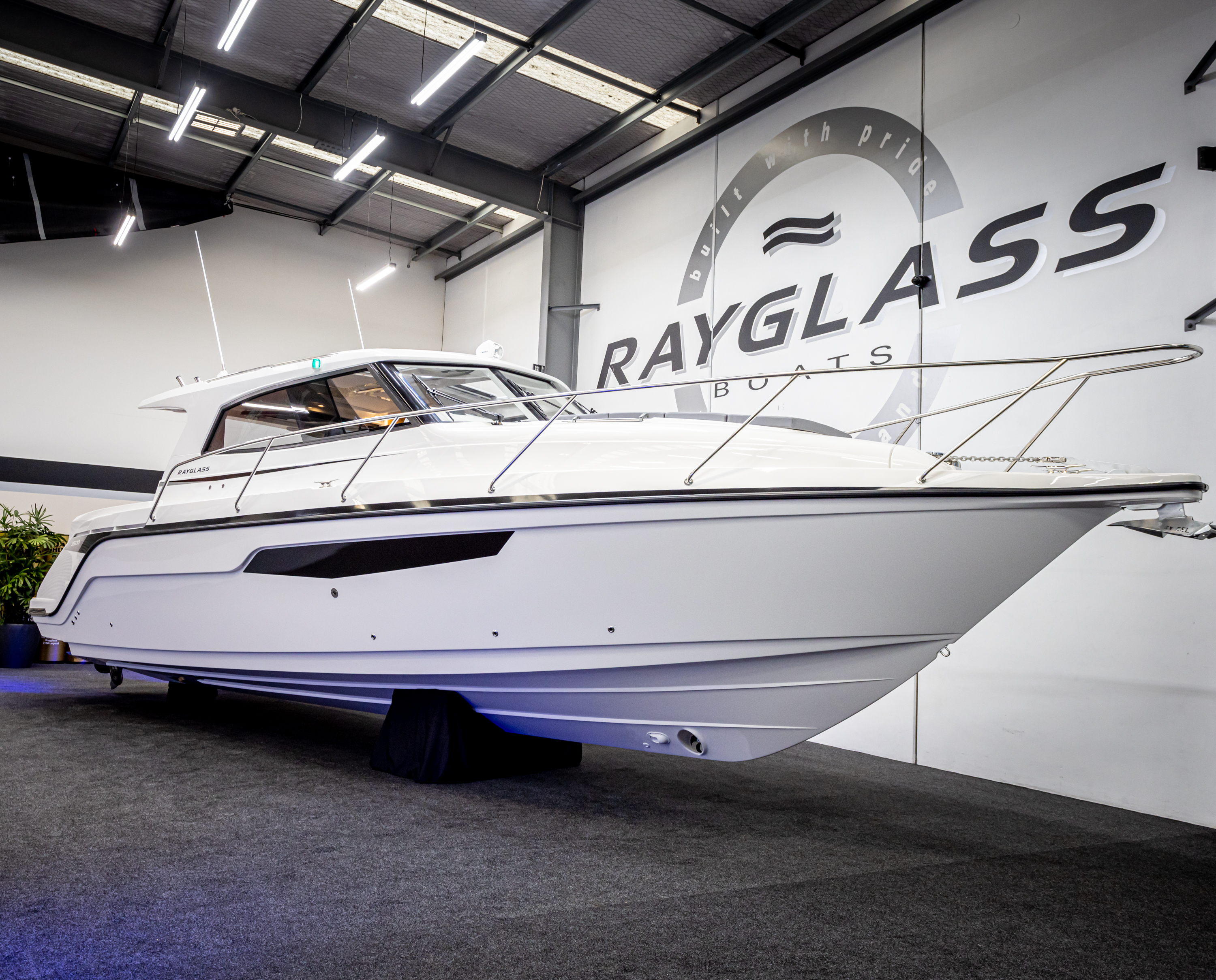 Rayglass 3500 - Your beach house on the sea