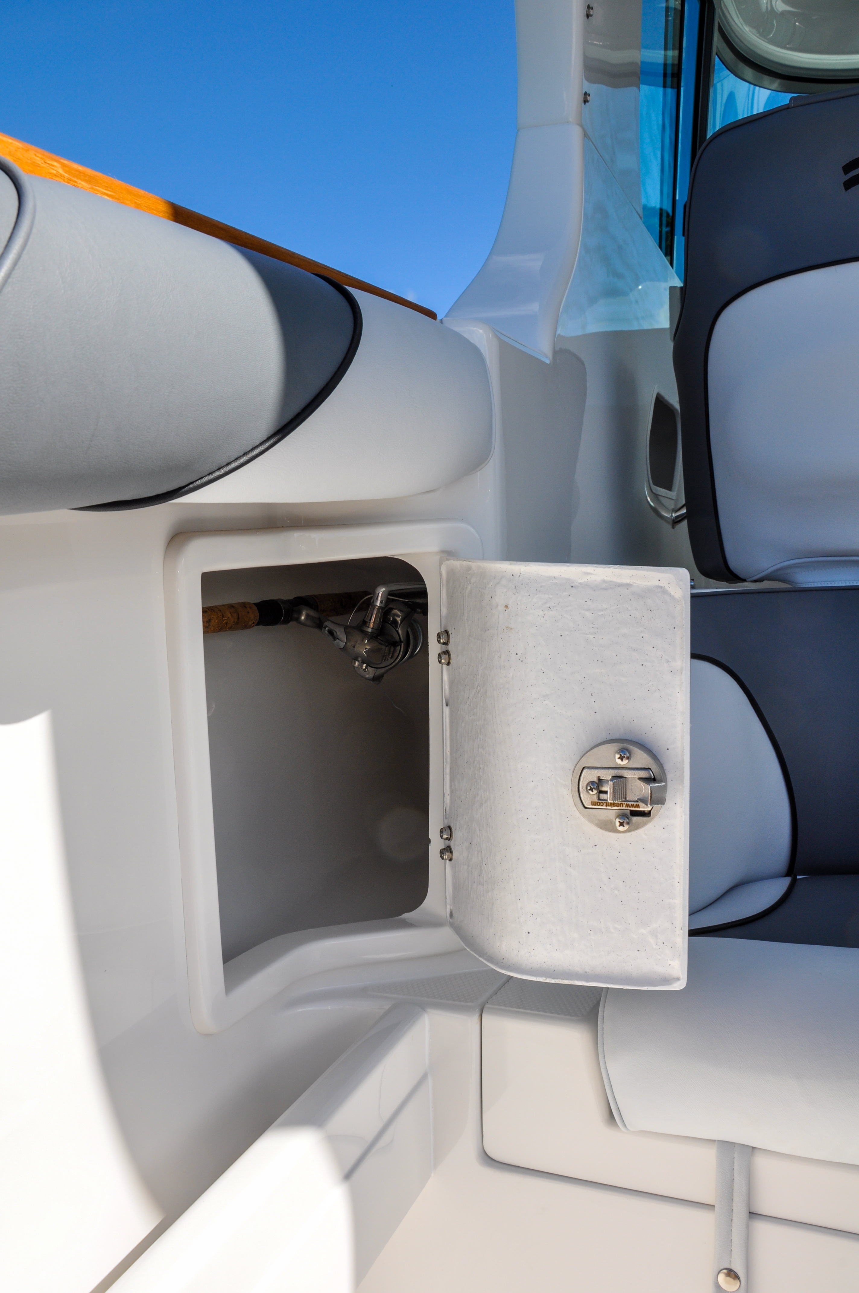 Legend 2200 - Comfortable & capable in a compact package.