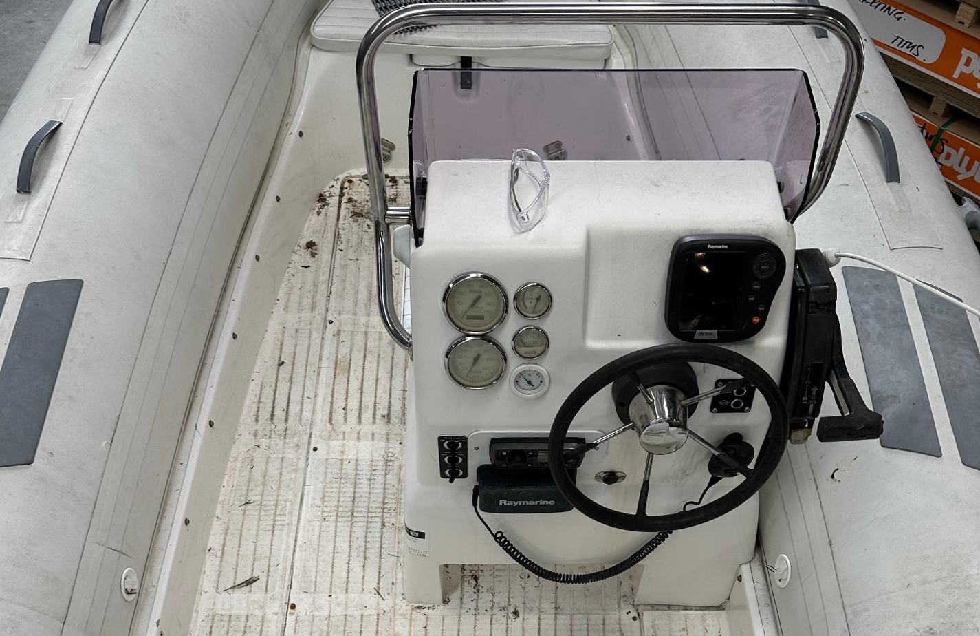 We transformed an old 6m RIB into a tender fit for a private island