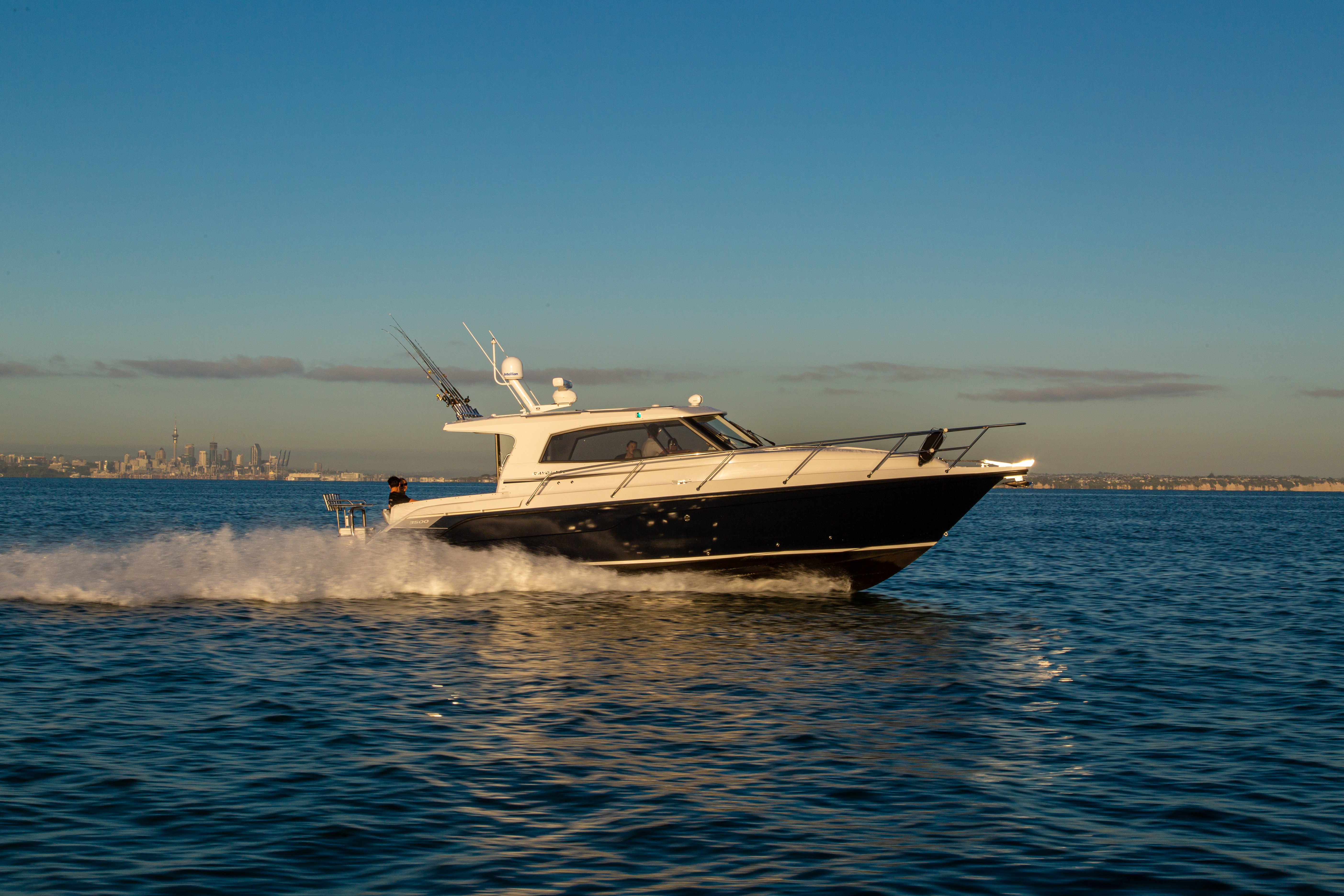 Rayglass 3500 - Your beach house on the sea